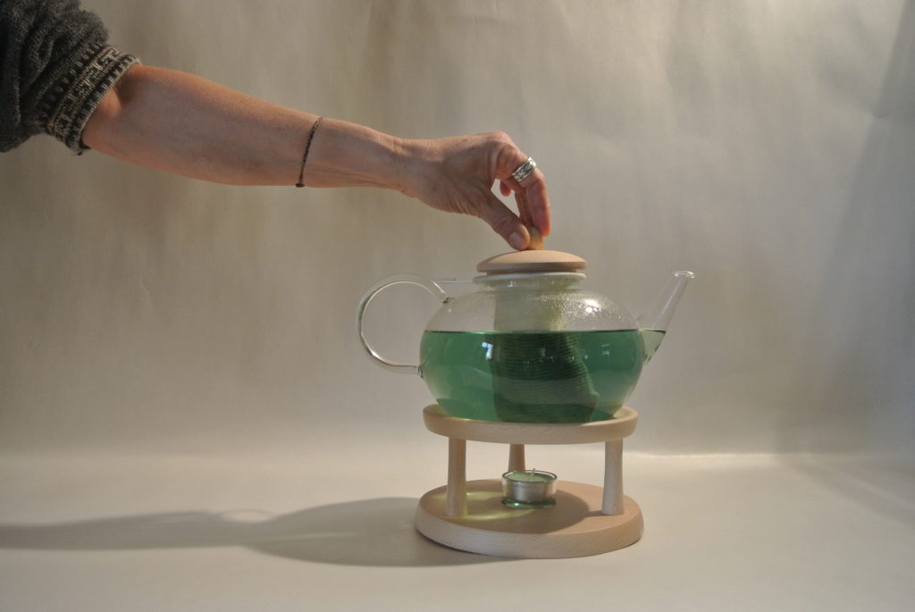 Tee-Zubereitung – Mutter Erde – Ganzblatt